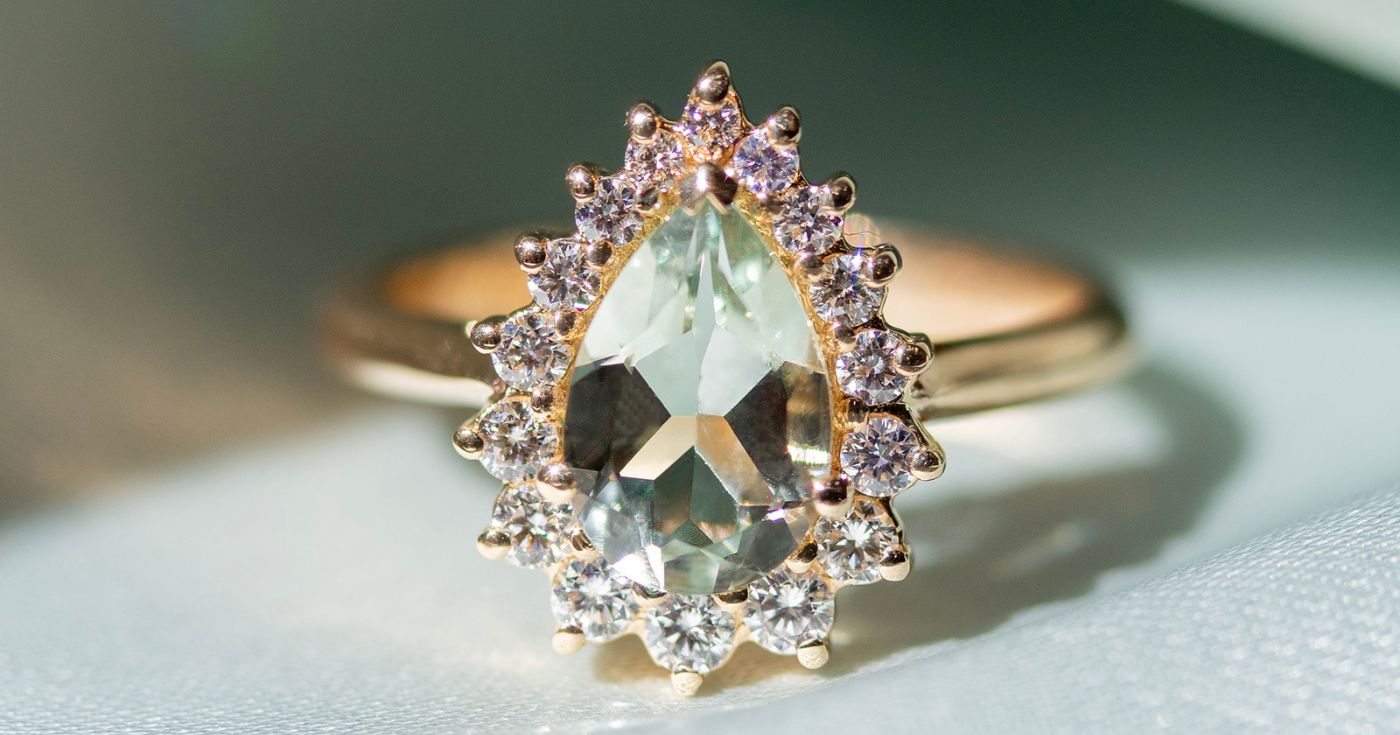 ANILLOS DE PRASIOLITA: LA MAGIA DEL VERDE TRANSLÚCIDO